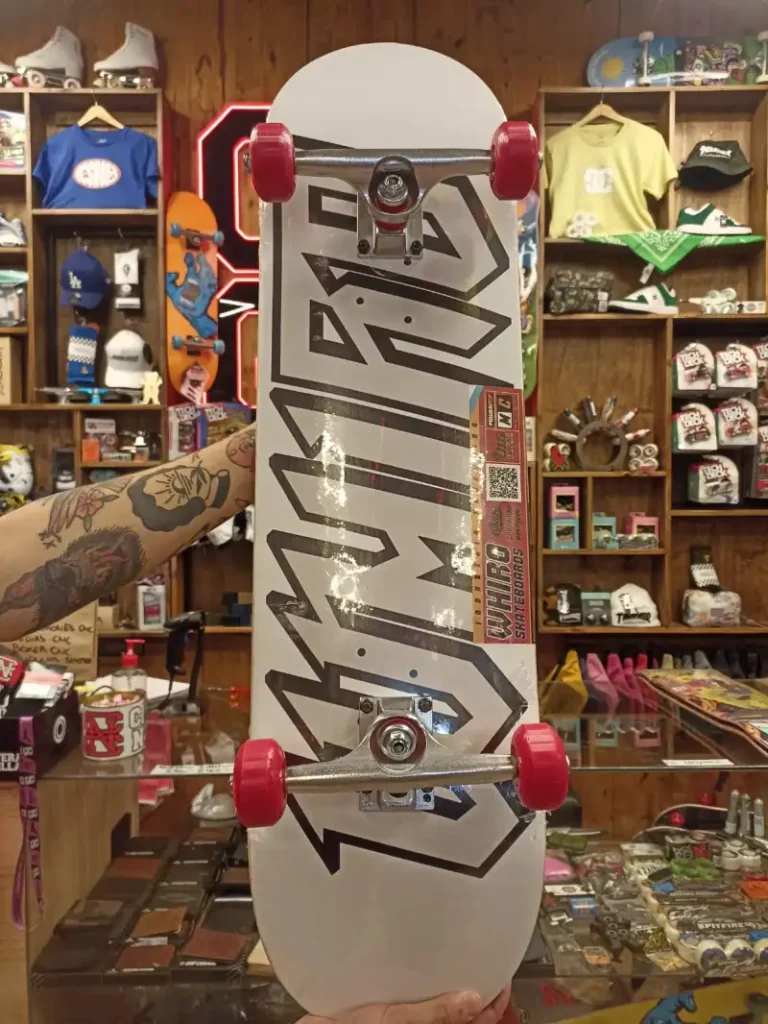 Skate Whiro Institucional Completo – Comprá Online | CNC Store